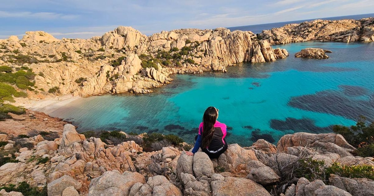 Caprera: Trekking da sogno tra spiagge paradisiache | GetYourGuide