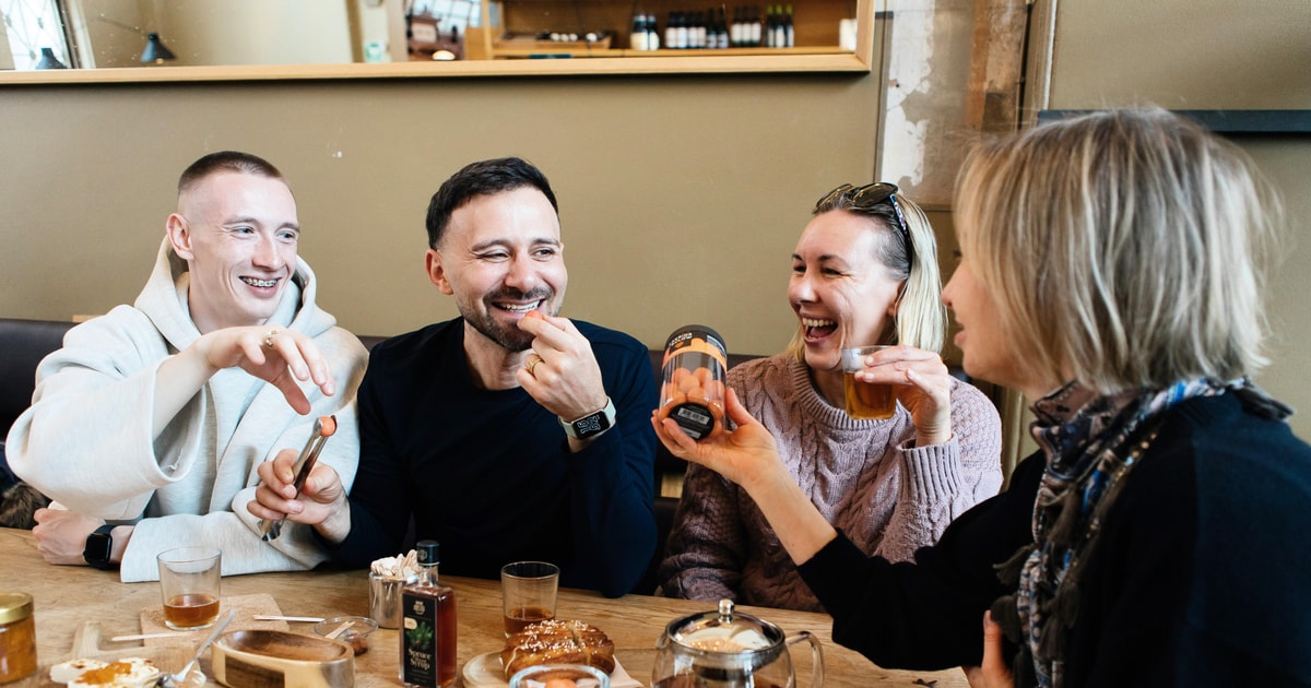 Visite culinaire privée d'Helsinki, bar sur un toit et transferts ...