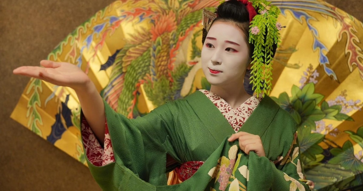 Kyoto: Gion Walking Tour, Geisha Show and Japanese Game | GetYourGuide