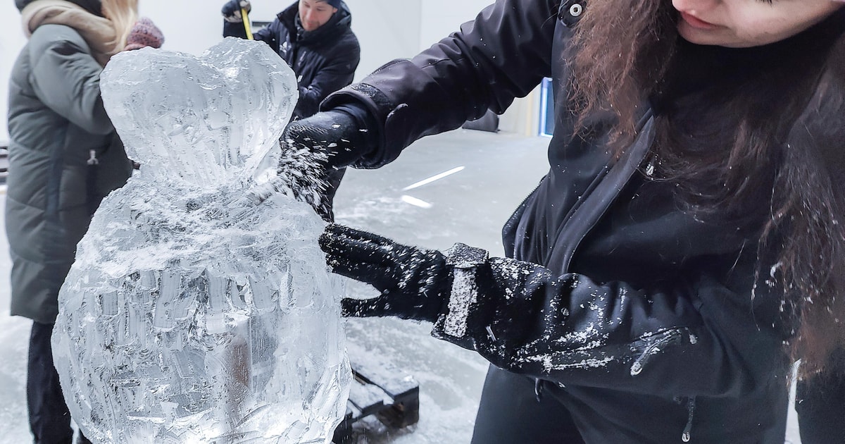 Rovaniemi: Ice sculpting experience with dinner at Kota | GetYourGuide