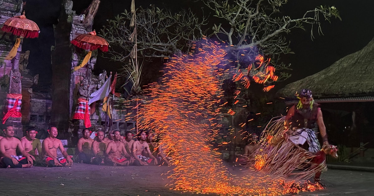 Ubud: Kecak- und Feuertanzshow im Puseh-Tempel, Batubulan | GetYourGuide