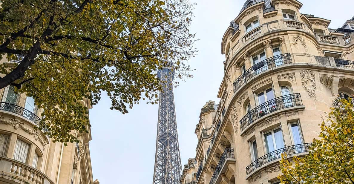 Guided tour of Paris' most famous monuments in a vintage car ...