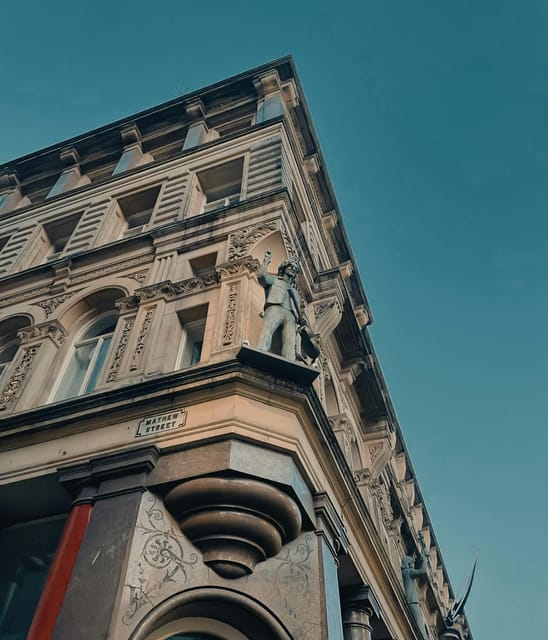 Liverpool: Evolución de un icono - Un juego de ciudad guiado por pistas ...