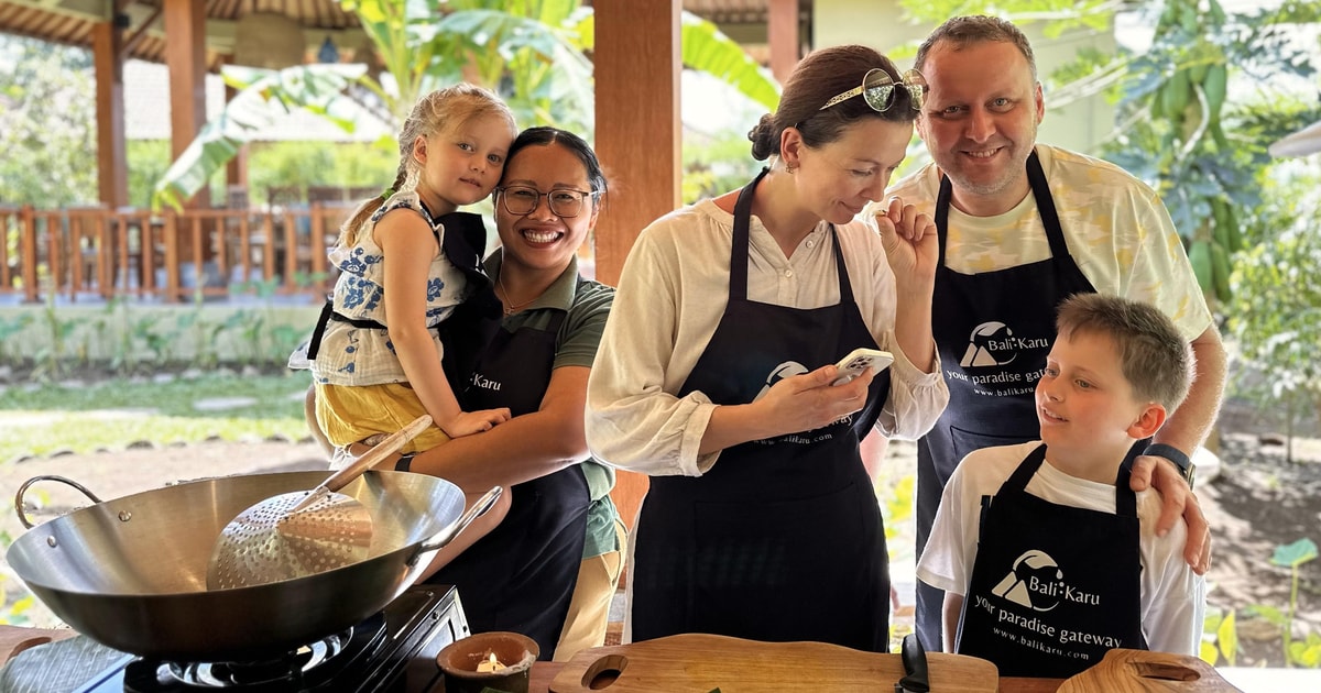 Día en el pueblo de Bali: Clase de Cocina, Curso de Jamu y Traslado ...