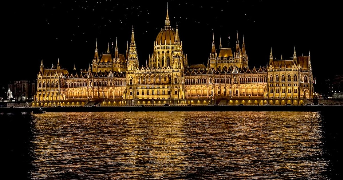 From Vienna: Budapest - explore city with guide | GetYourGuide