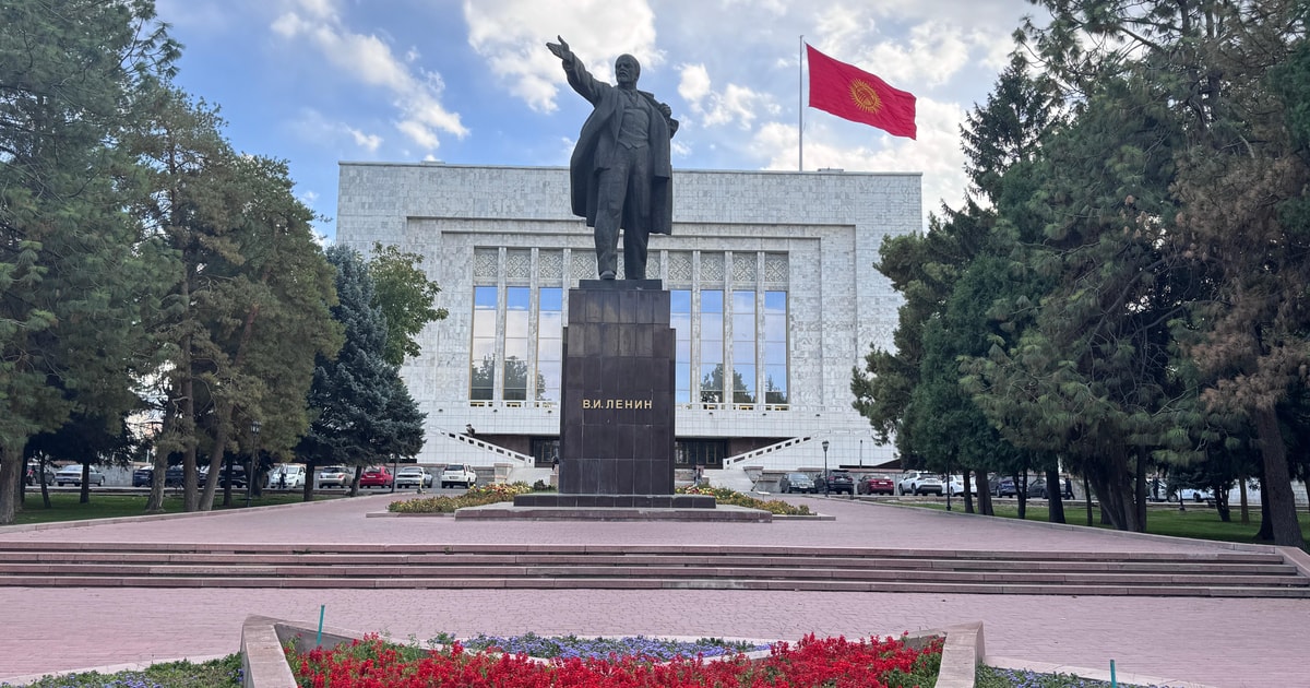 Bishkek: Sovjetunionens historia, sovjetiska arkitekter, statyer och ...