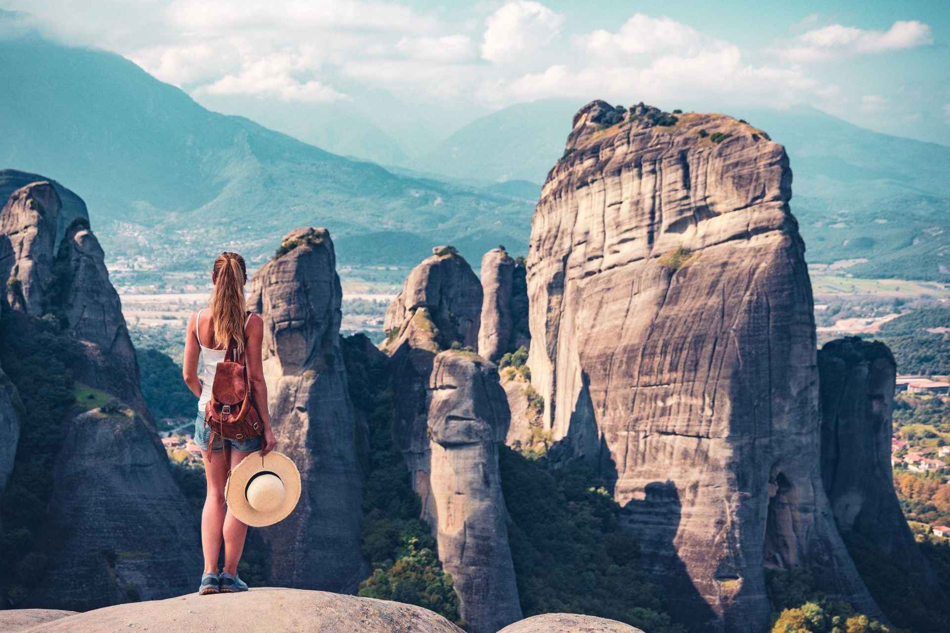 Meteora: Tour guiado al atardecer con visita a monasterios y cuevas ...