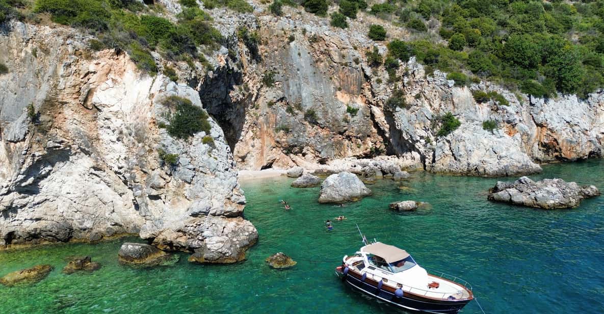 Passeio de barco privado de luxo às Ilhas Elaphiti (4 horas) | GetYourGuide