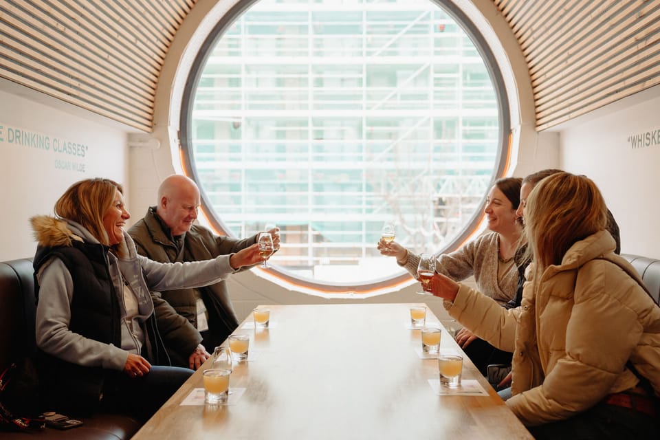 Dublin: Trinity College, Castle, Guinness und Whiskey Tour | GetYourGuide