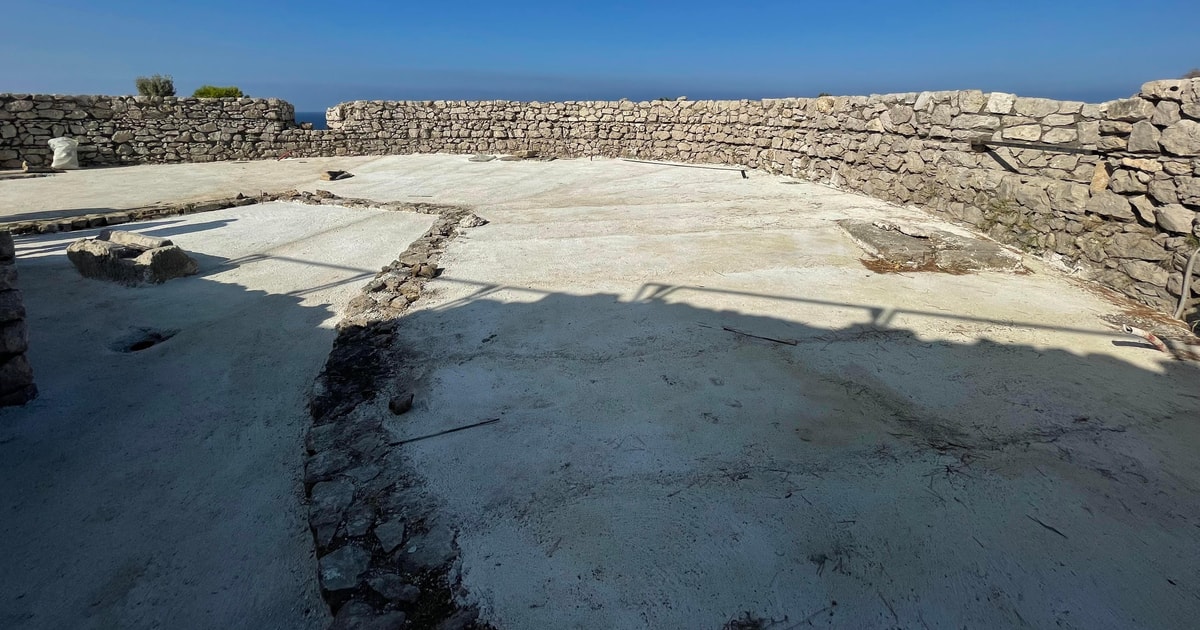 CAPRI HIKING: Path of Forts | GetYourGuide