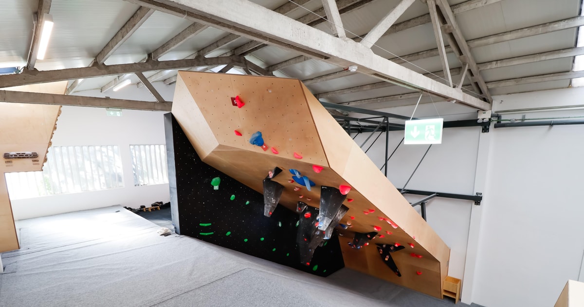 Proa Climbing Center: Indoor Climbing Gym Experience | GetYourGuide