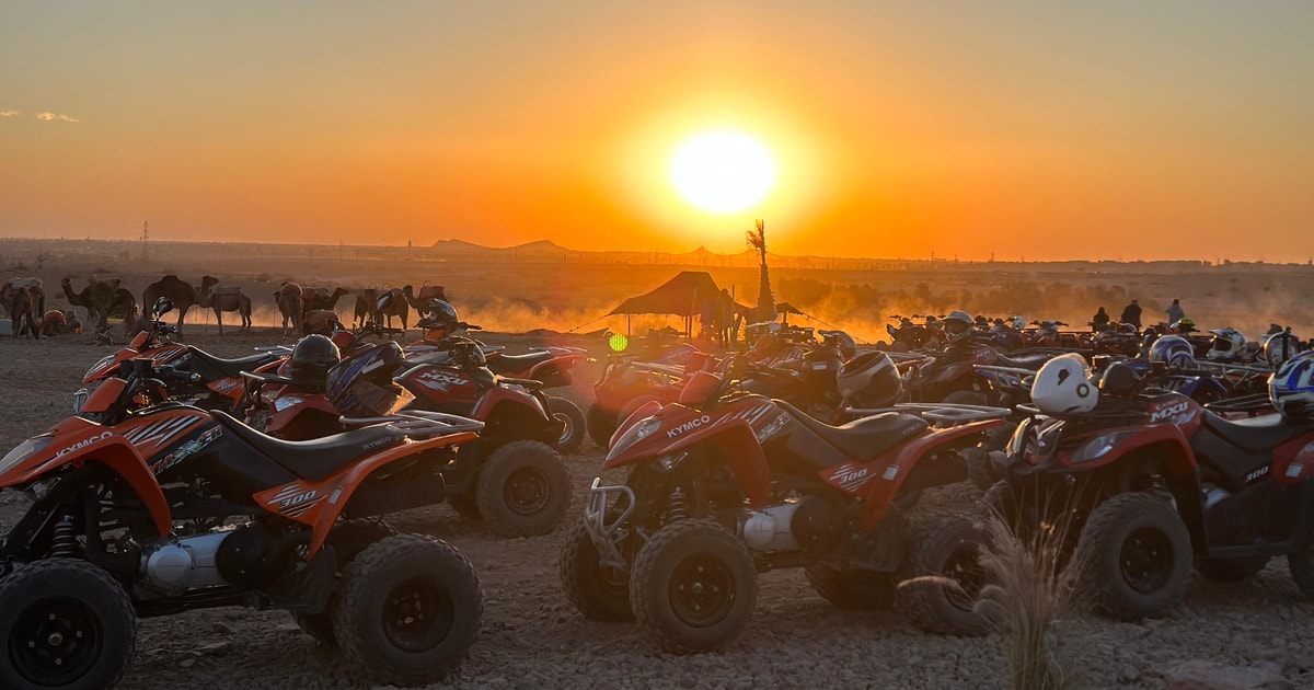 Marrakech: Excursión en quad al atardecer con pausa para el té ...