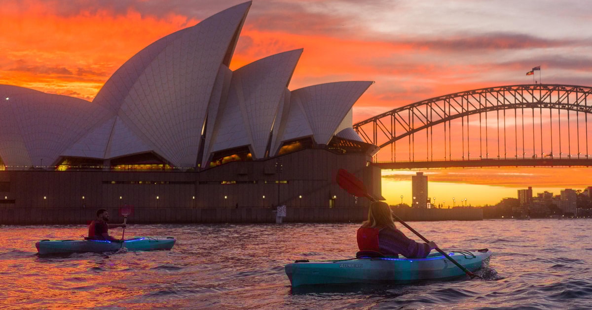 Sydney: Sunrise Kayak Tour - Opera House and Bridge views | GetYourGuide