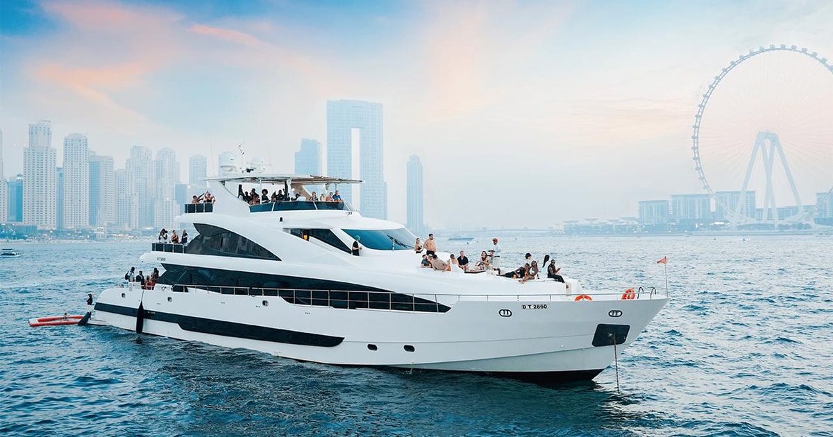 Dubai: superyacht di lusso con DJ dal vivo, nuoto e open bar | GetYourGuide
