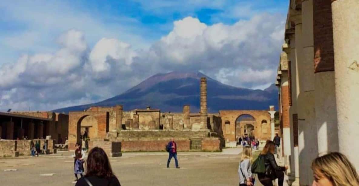 Från Neapel: Pompeji-ruinerna och Vesuvius Transfer med buss | GetYourGuide