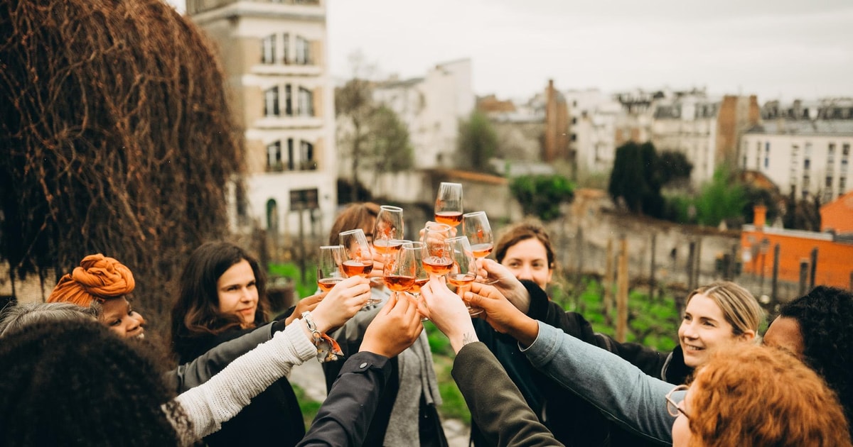 Parijs: VIP Montmartre wandeltour met privé wijnproeverij | GetYourGuide