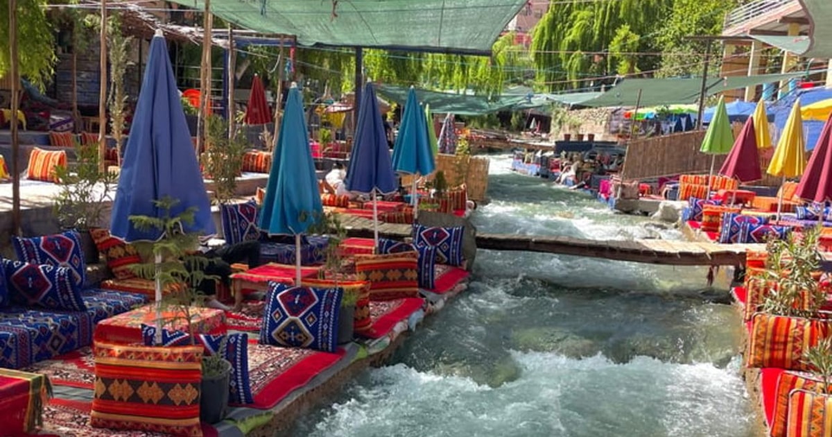 Marrakech: Atlasgebergte, Ourika-waterval met gids + lunch | GetYourGuide