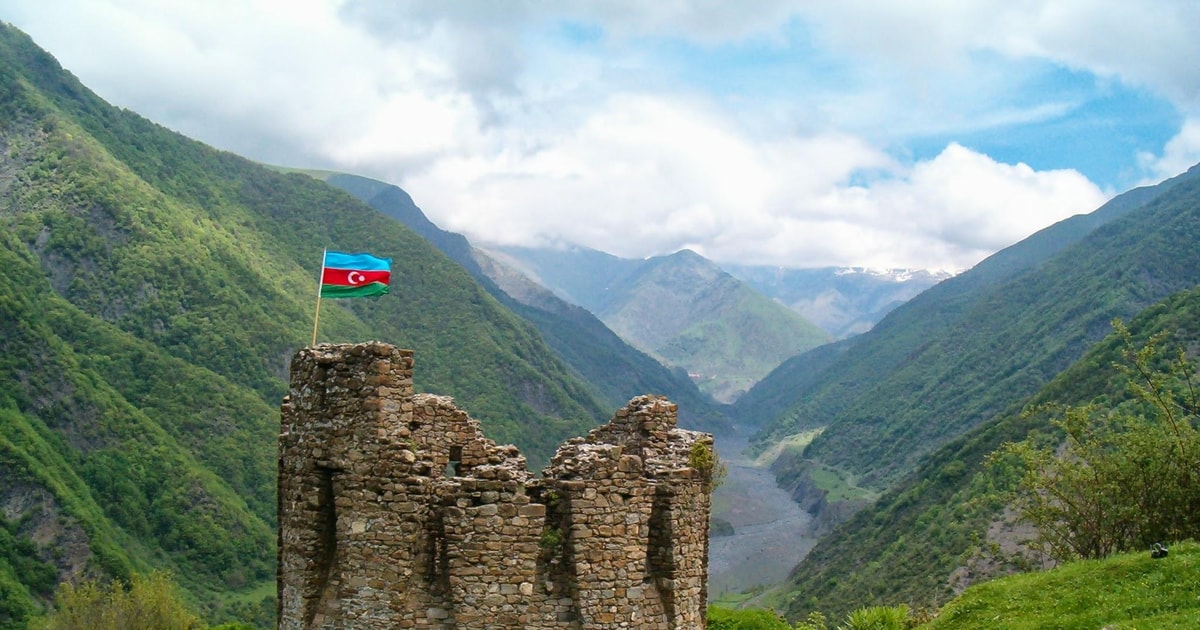 De Baku a: Passeio pelos tesouros de Karabakh com guia | GetYourGuide