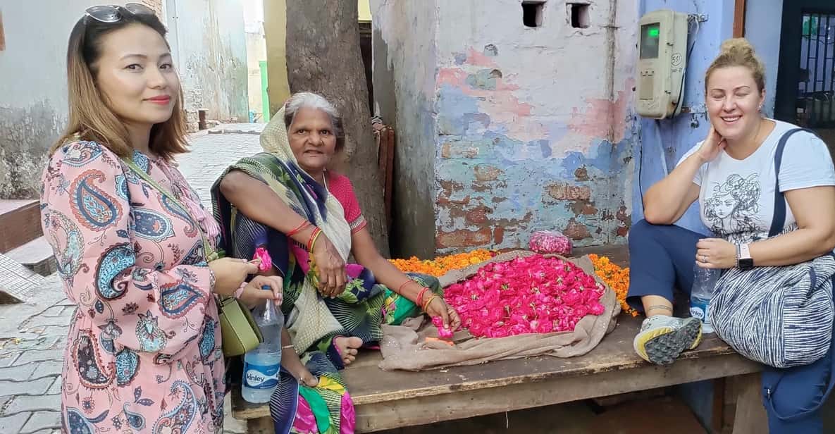 Fascinating Handicrafts of Tajganj | GetYourGuide
