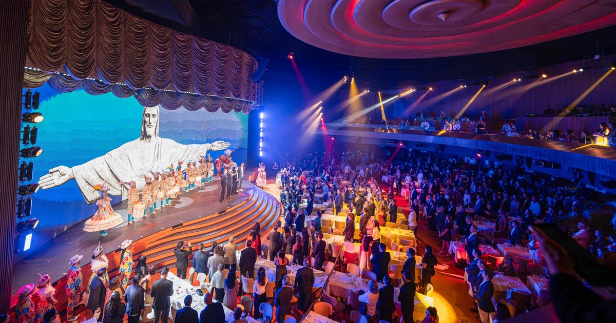 Roxy Show - Brazilian folklore and rhythms | GetYourGuide