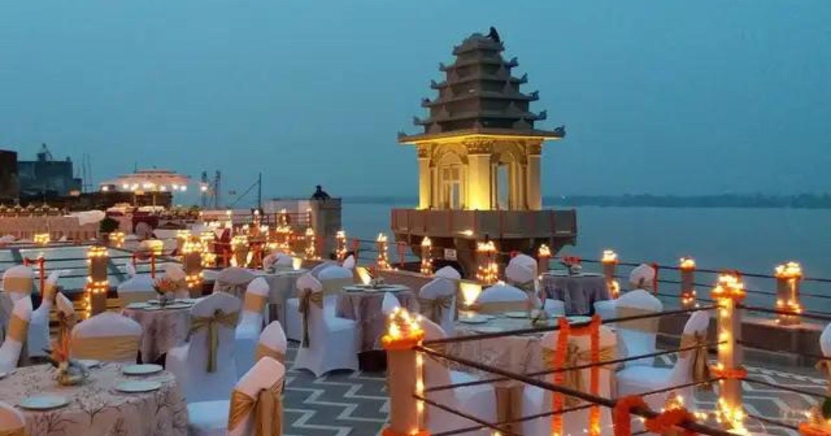 Ganga Ghat Arti with Roof Café Close to Ganges | GetYourGuide