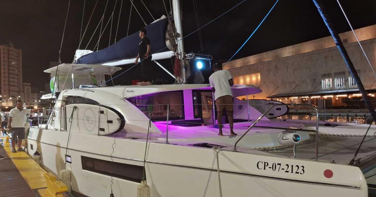 CARTAGENA: Bay catamaran excursion with open bar and Dj + discotheque ...