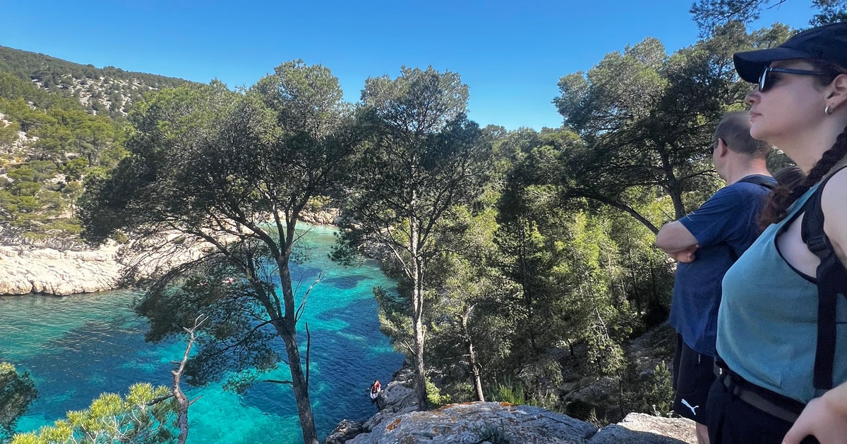 Cassis : Randonnée 2 Calanques avec baignade | GetYourGuide