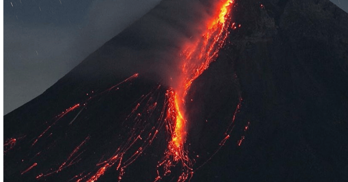 Vulkan Yogyakarta: Der Vulkan Merapi auf dem Hügel (Lava-Besichtigung ...
