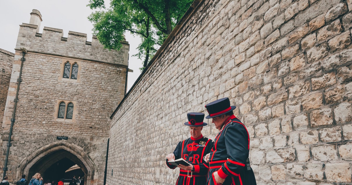 Ultimate Tower of London, Beefeater Welcome & Crown Jewels | GetYourGuide