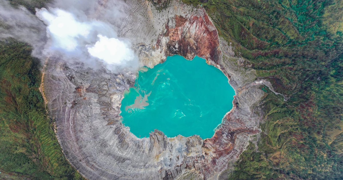 Banyuwangi or Bali : Mount Ijen Vulcano Hike All Inclusive | GetYourGuide