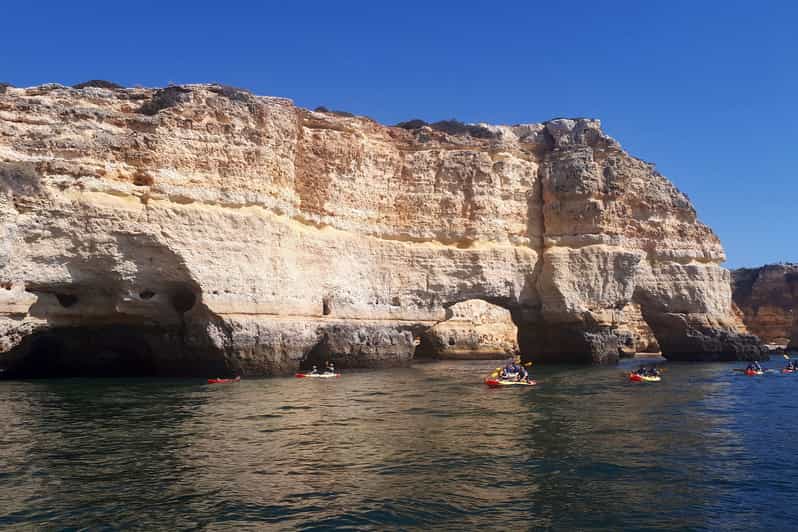 Benagil: tour guiado en kayak por las cuevas y secretos de Benagil ...