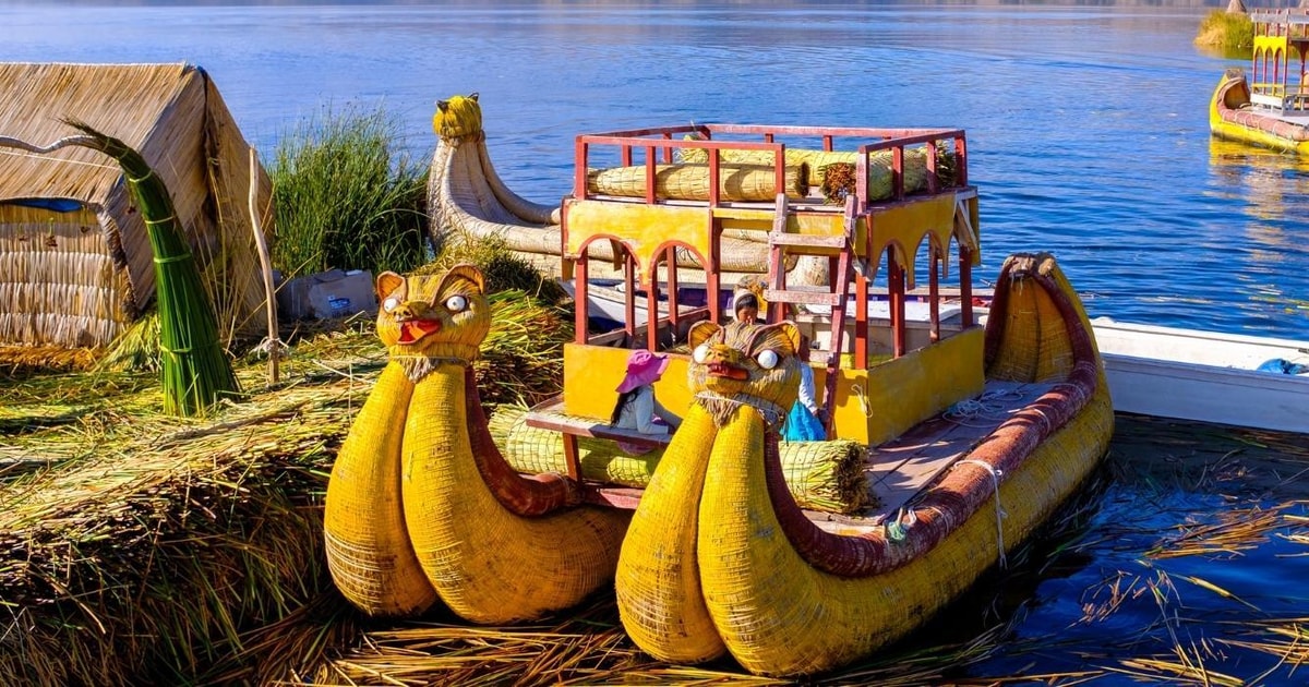 Vanuit Cusco: Titicacameer - Dagvullende tour per slaapbus | GetYourGuide