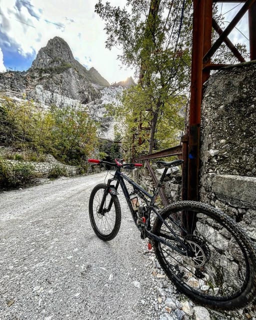 Tour alle Cave di Marmo mit dem E-Bike und Verkostung von Lardo | GetYourGuide