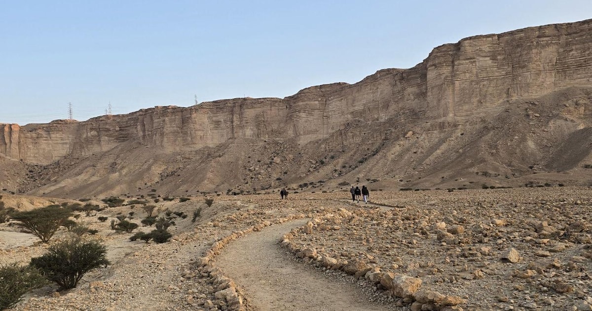 Riyadh: Edge of the World and Darb Al-Manjoor, VIP treatment | GetYourGuide