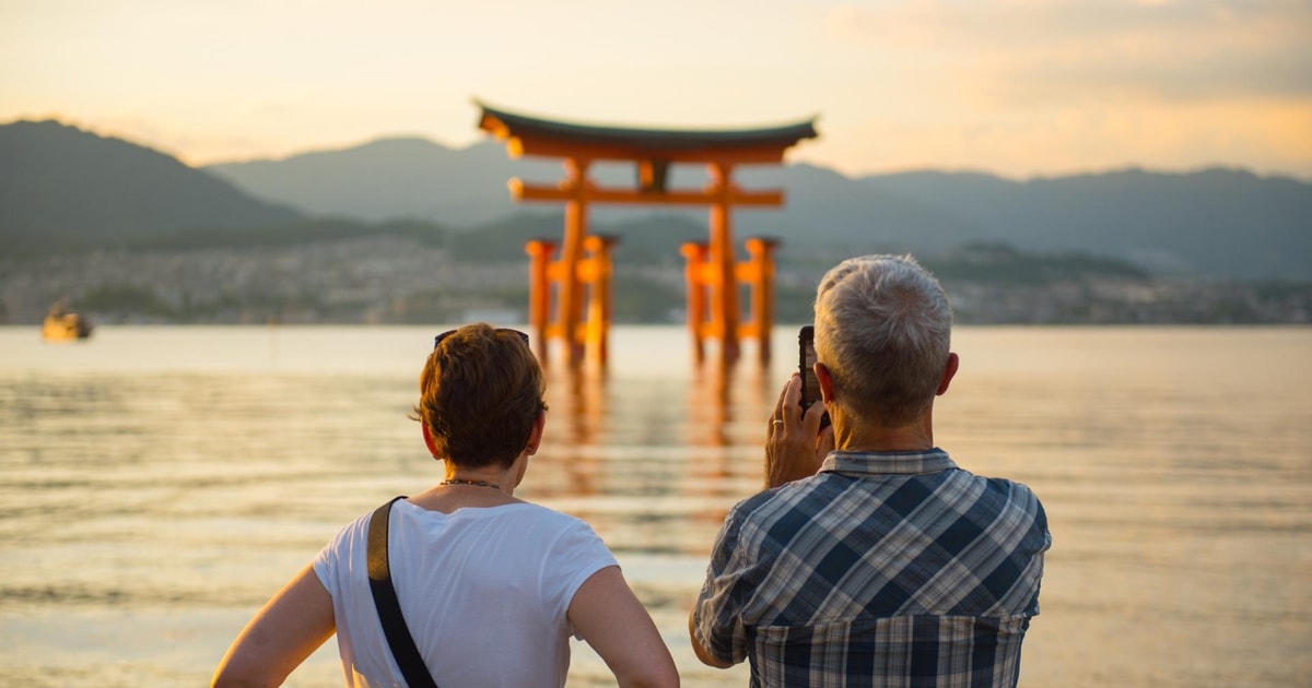 Hiroshima Excursión cultural privada en ferry por Miyajima | GetYourGuide