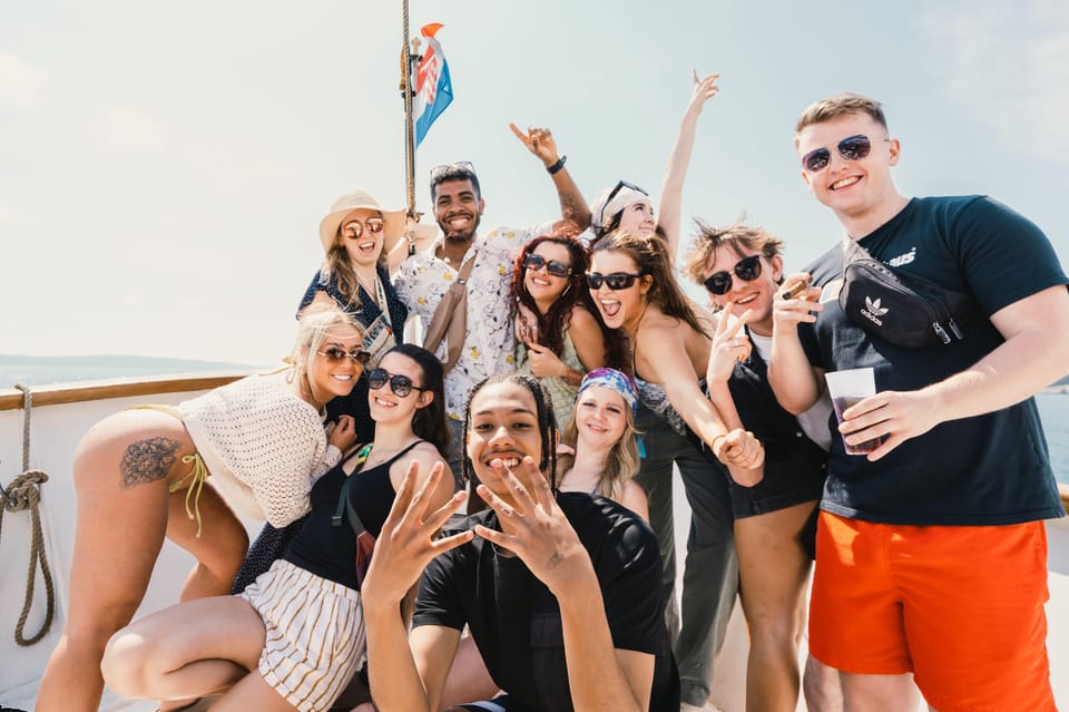 Split: Blaue Lagune Party-Kreuzfahrt mit Badestopp & After Party ...