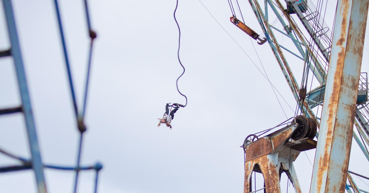 Hamburg: skoki na bungee z 50 metrów nad portem | GetYourGuide