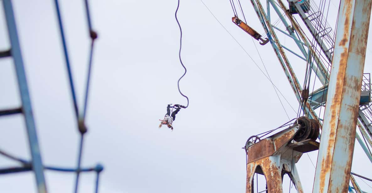 Hamburg: 50 meter hoog bungeejumpen boven de haven | GetYourGuide