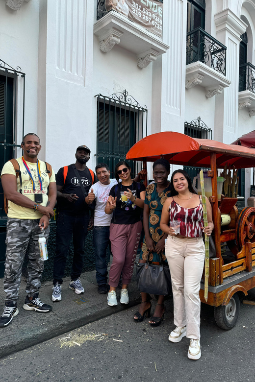 Tour a pie afro. LOS COLORES DE CALI. | GetYourGuide