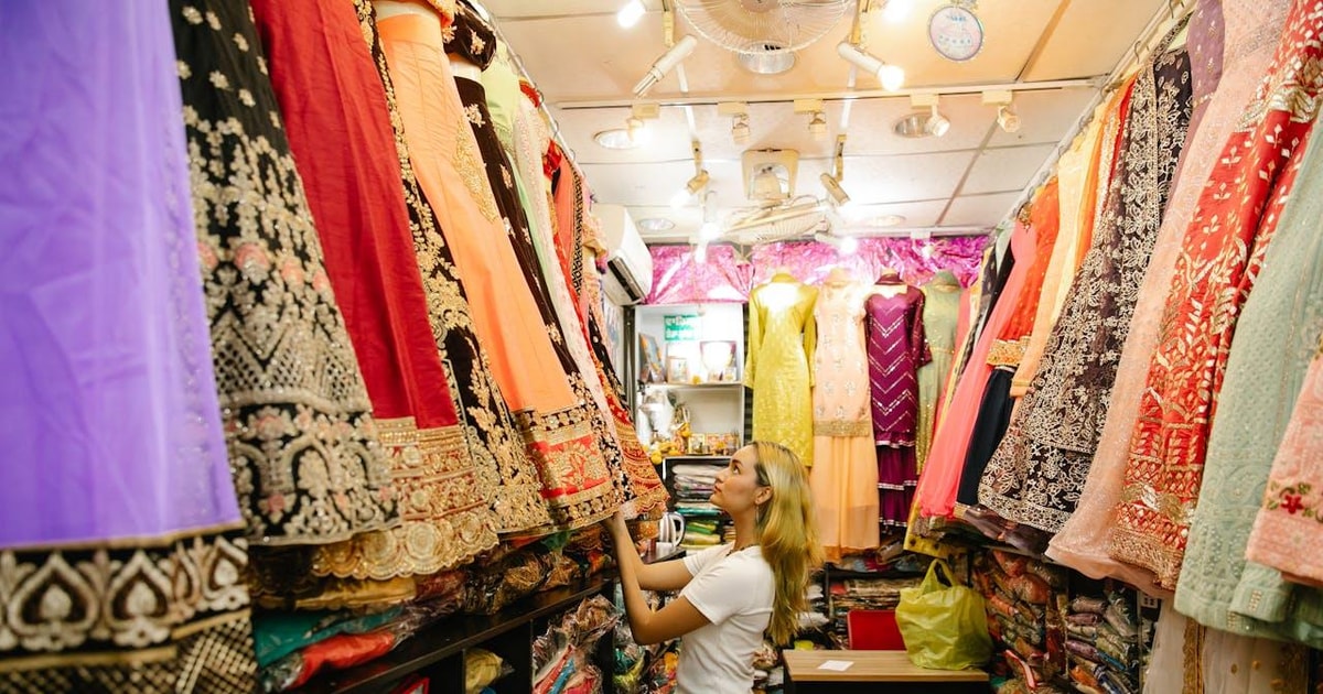 Delhi: Half-Day Shopping Tour with Local Guide | GetYourGuide