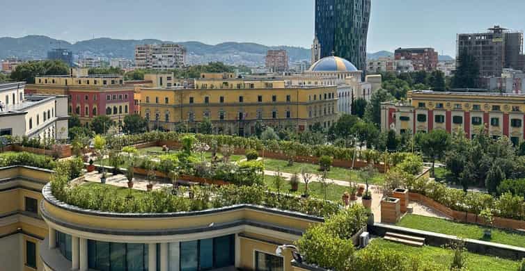 Tirana: Un paseo por la historia de Albania. | GetYourGuide