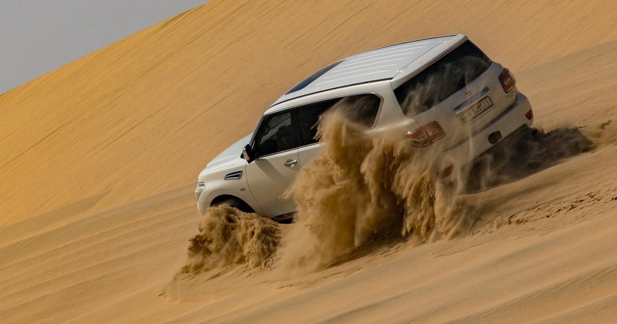 Doha:Privésafari in de woestijn, Falcon, sandboarden, binnenzee ...