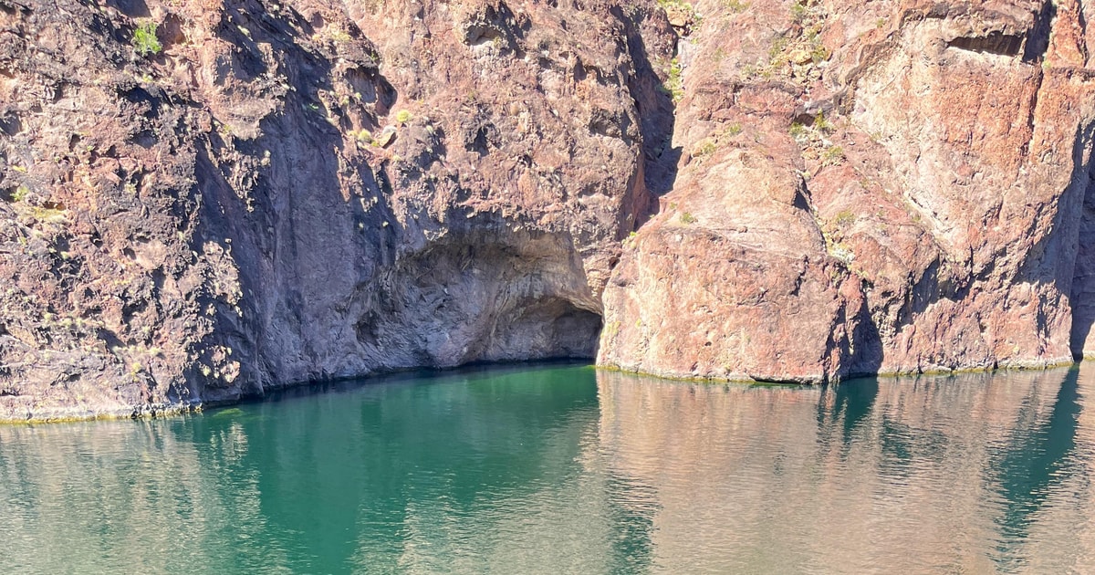 Από την παραλία Willow: Emerald Cave | GetYourGuide