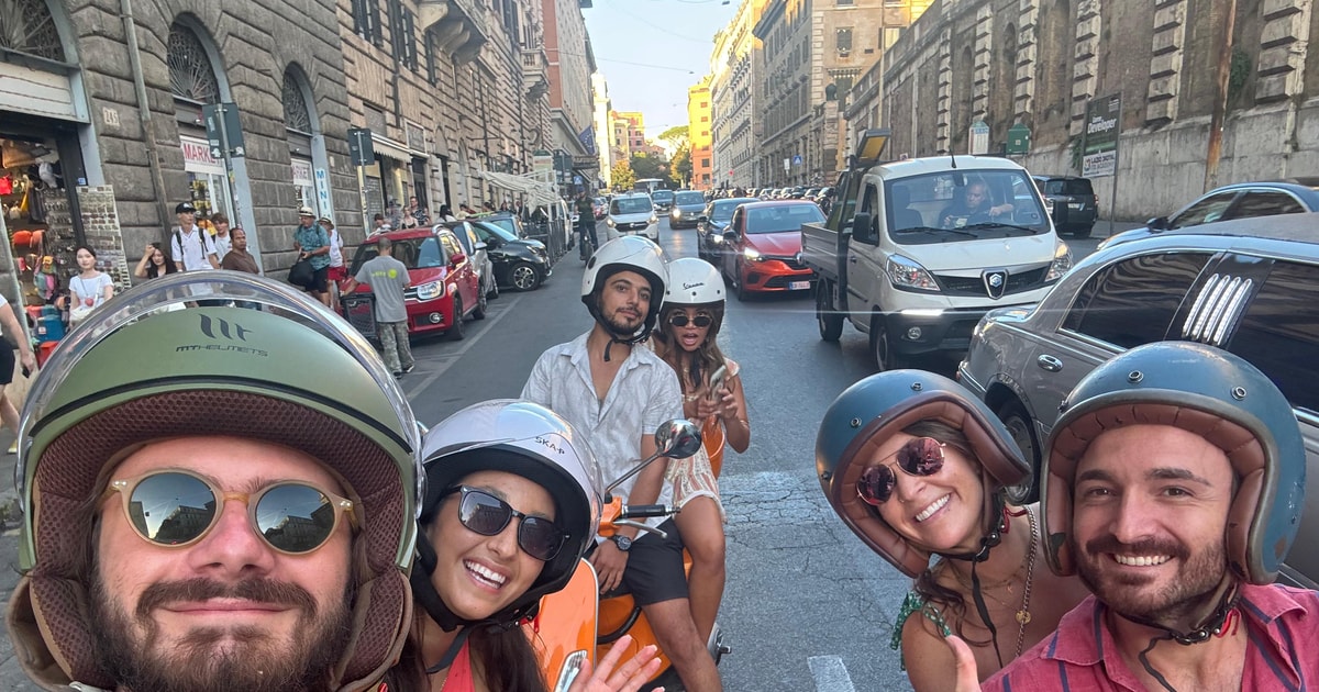 Tipsy Vespa-tur i Rom med lokal guide | GetYourGuide