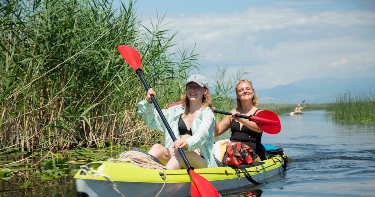 Toute la journée, vous pourrez faire du kayak dans des endroits secrets ...