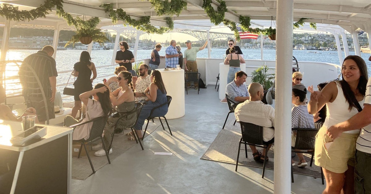 Seattle: Crociera dell'happy hour sul lago Union | GetYourGuide