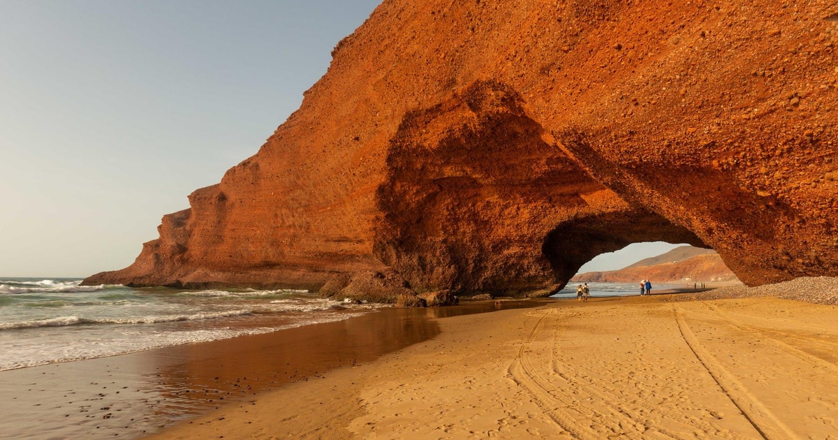 De Agadir: Praia Legzira e Tiznit Tour | GetYourGuide