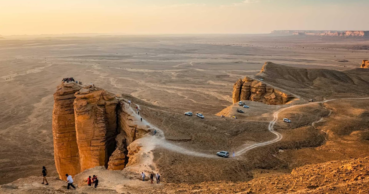 Riyadh: Edge Of The World and Bats Cave Tour by 4x4 | GetYourGuide