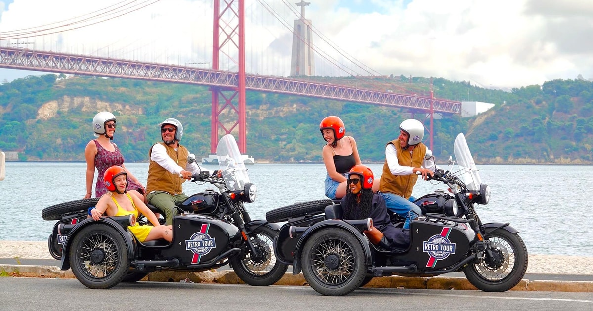 Lisbona: Tour storico in moto con auto al seguito 1H | GetYourGuide