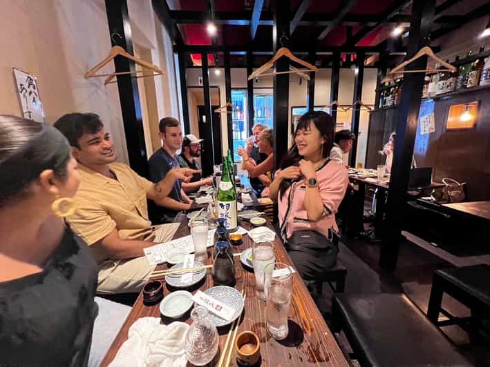 Osaka: Visita guiada a pie por los bares Izakaya | GetYourGuide